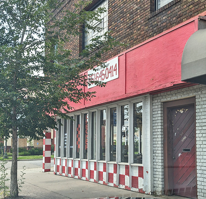 Checker Board Pizza: Those alternating red and white squares aren't playing games. They're serious about great pizza in a fun, unpretentious setting.