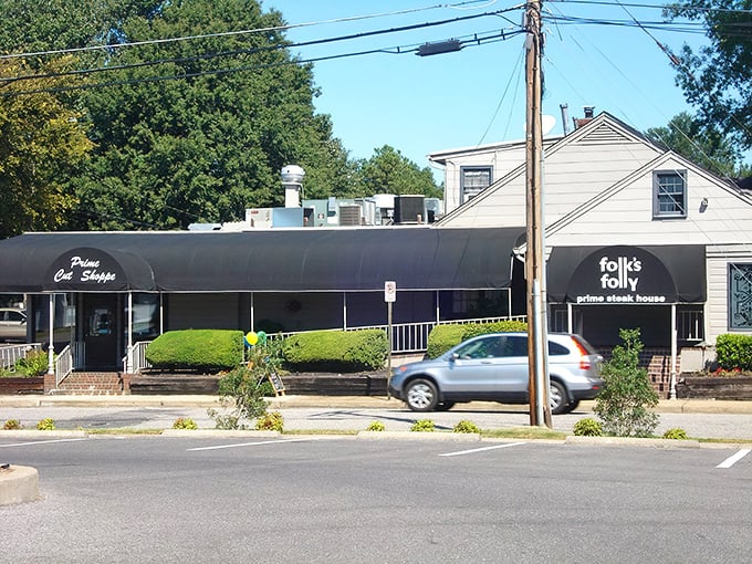 Folk's Folly Prime Steak House (Memphis): Simple, unassuming, and legendary – like the quiet kid in school who grew up to win an Oscar.