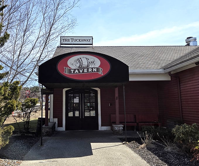 Winter, spring, summer or fall – this red beacon of beef excellence welcomes hungry New Hampshirites through every season.