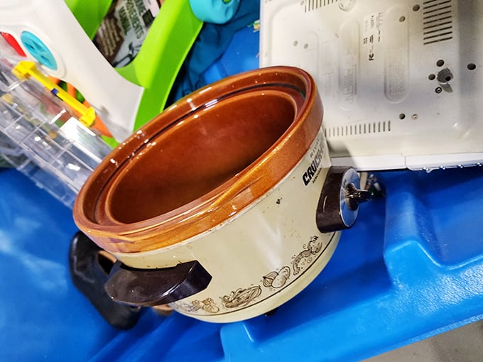 A vintage slow cooker that's seen some dinner parties in its day. Just imagine the potluck stories this ceramic veteran could tell.
