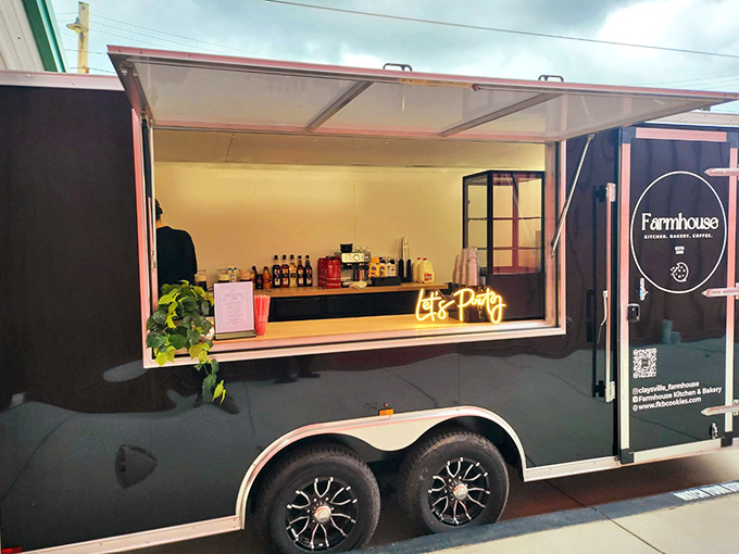 Even their food truck looks like it graduated from culinary school with honors – mobile but mighty in its breakfast-slinging powers.