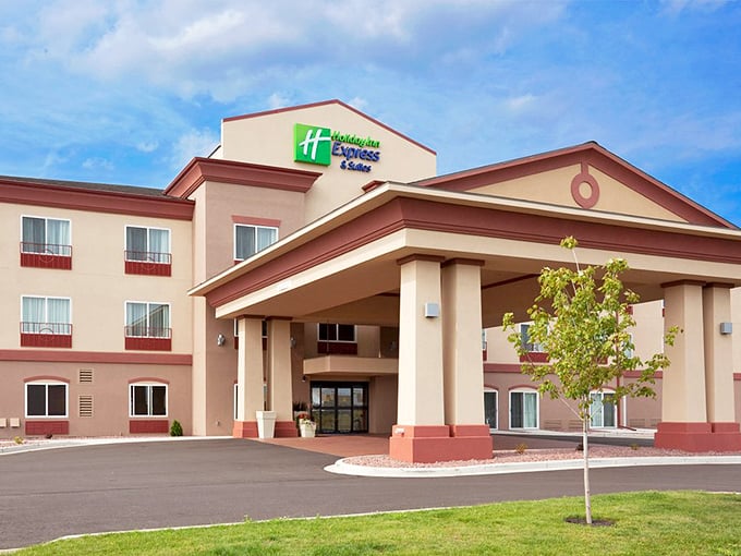 The Holiday Inn Express stands ready for visitors – proof that comfort doesn't always require trendy boutique prices or big-city parking headaches.