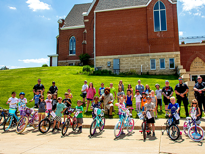 Community spirit pedals forward at New Glarus's kids' bike event – creating tomorrow's Tour de Switzerland champions one smile at a time.