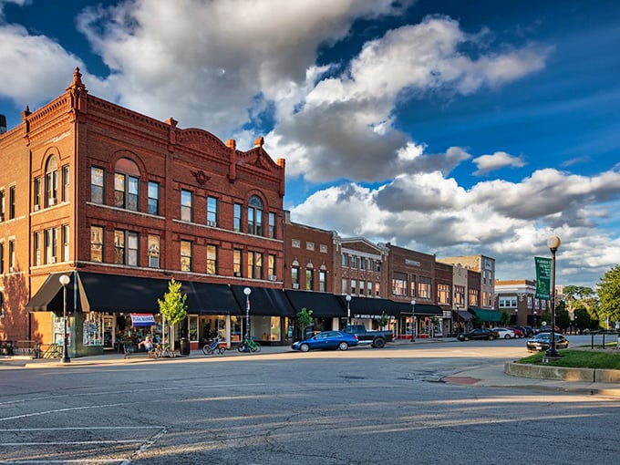 Charleston's tidy downtown offers the perfect blend of college-town energy and retiree-friendly prices—talk about getting schooled in smart living!