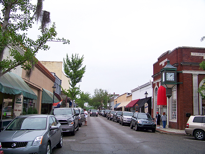 The Front Porch of the Lowcountry welcomes you with small-town prices and big-hearted Southern hospitality.