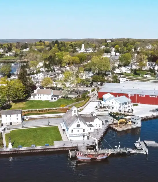 connecticut town simple living ftr