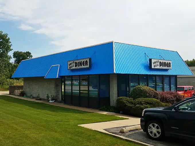 That iconic blue roof isn't just eye-catching—it's a beacon of breakfast hope for hungry Roselle residents seeking comfort food salvation.