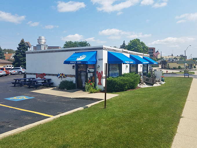 The unassuming exterior of Don's Dock is like finding a paperback bestseller in plain wrapping—modest on the outside, but pure gold within.
