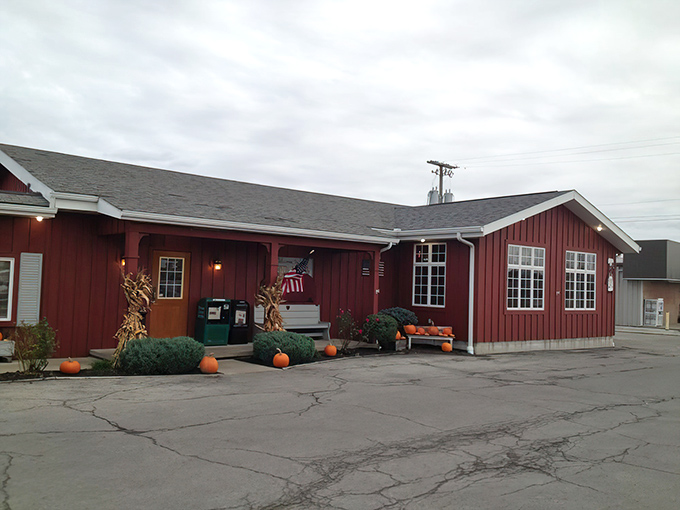 The Red Pig Inn's barn-red exterior isn't just a color choice—it's a promise of the smoky treasures waiting inside this unassuming Ottawa landmark.