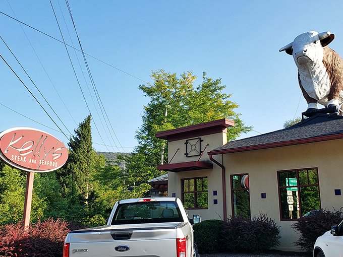 You can't miss Kelly's Steak & Seafood—just look for the giant bull on the roof announcing "serious beef ahead" like a bovine superhero.