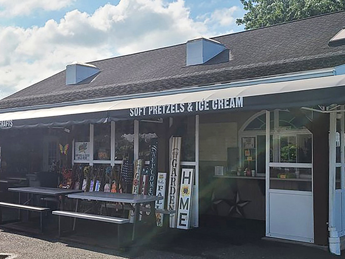 The unassuming exterior of Countryside Roadstand belies the culinary treasures within. Soft pretzels and ice cream—the Batman and Robin of comfort foods!