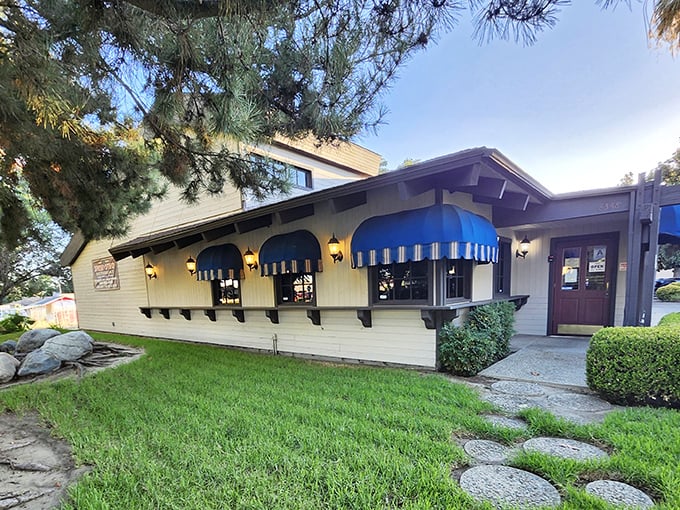 The unassuming exterior of Steer N' Stein, with its charming blue awnings, proves that the best culinary treasures often hide in plain sight.