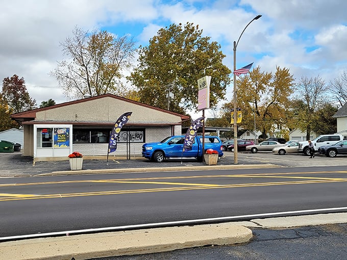 The unassuming exterior of Igloo Diner in Peru, Illinois – proof that culinary treasures often hide behind the most modest facades.
