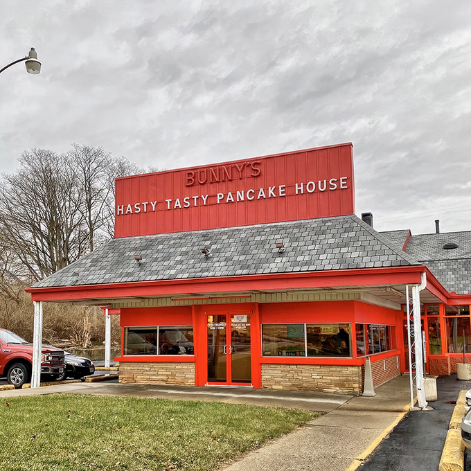 That bright red exterior isn't just eye-catching – it's a beacon calling all pie lovers home.