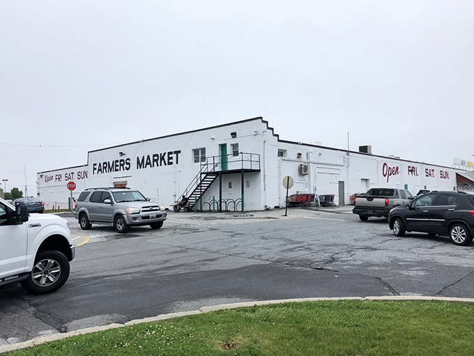 The unassuming white exterior of New Castle Farmers Market stands like a culinary speakeasy – nothing fancy outside, pure magic inside. Friday through Sunday only, folks!