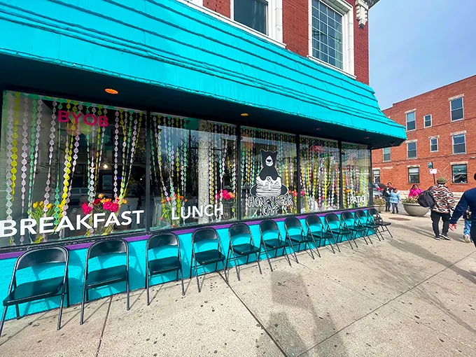 That turquoise awning isn't just eye-catching—it's a beacon of breakfast hope on Clark Street, promising morning salvation to hungry Andersonville residents.