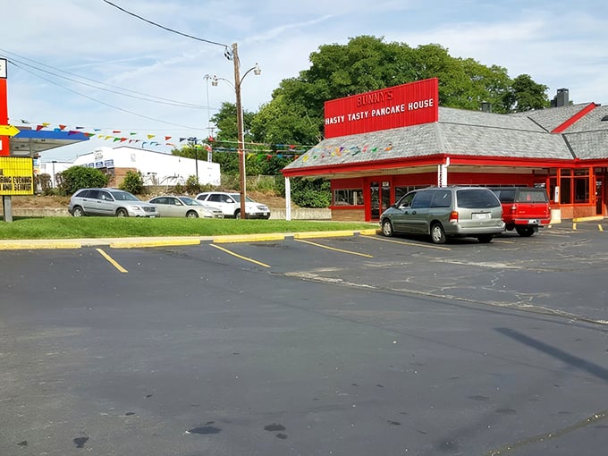 That bright red exterior isn't just eye-catching – it's a beacon calling all pie lovers home.