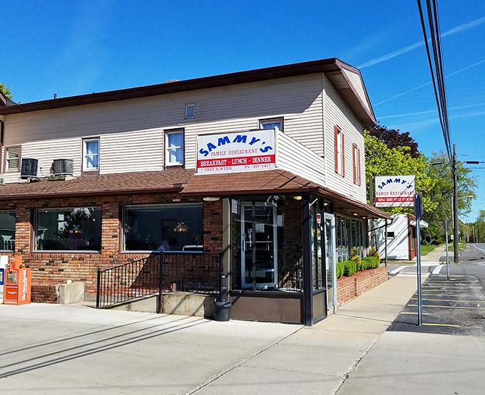 The unassuming brick exterior of Sammy's Family Restaurant promises what fancy places often can't deliver – honest-to-goodness food that makes your taste buds stand up and salute.