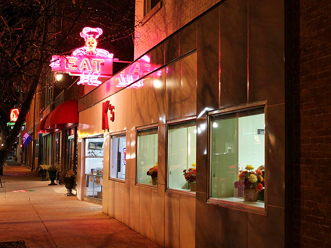 That iconic "EAT" sign isn't just a suggestion—it's the best advice you'll get all day. K's white-tiled exterior has been beckoning hungry travelers for generations.