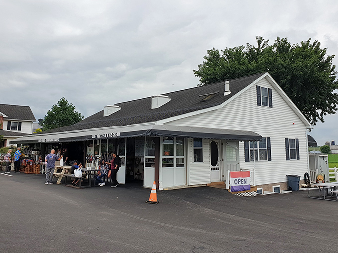 The unassuming exterior of Amish Store 31 proves once again that culinary treasures often hide in plain sight, waiting for curious food adventurers to discover them.