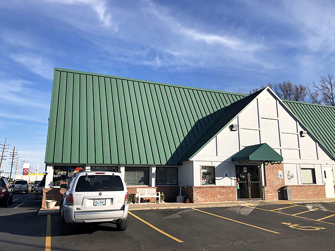 The green awning may not scream “food paradise,” but that’s the beauty of hidden gems—they let the food do the talking.