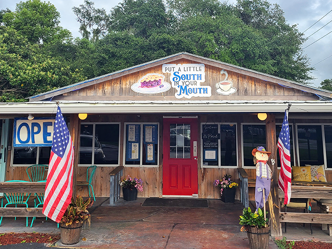 The wooden facade with its "Put a Little South in Your Mouth" sign isn't just charming—it's a promise this Dunnellon gem delivers on with every bite.