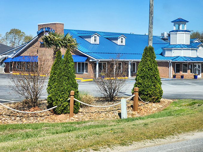 That iconic blue roof isn't just eye-catching—it's a beacon calling all seafood lovers to make the pilgrimage to Clinton's oceanic oasis.