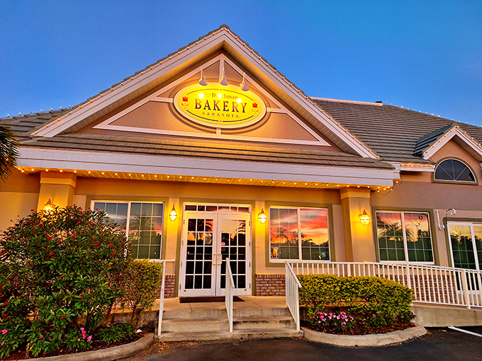 Where palm trees meet Amish tradition—Der Dutchman's exterior blends seamlessly into Sarasota's landscape while promising comfort food that transcends geography.
