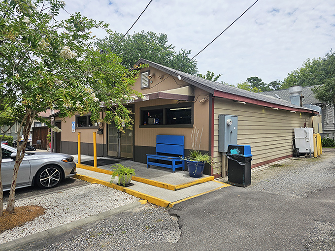 The unassuming exterior of Pinegrove Market and Deli proves once again that culinary treasures often hide in plain sight. No fancy signage needed when the food speaks volumes.