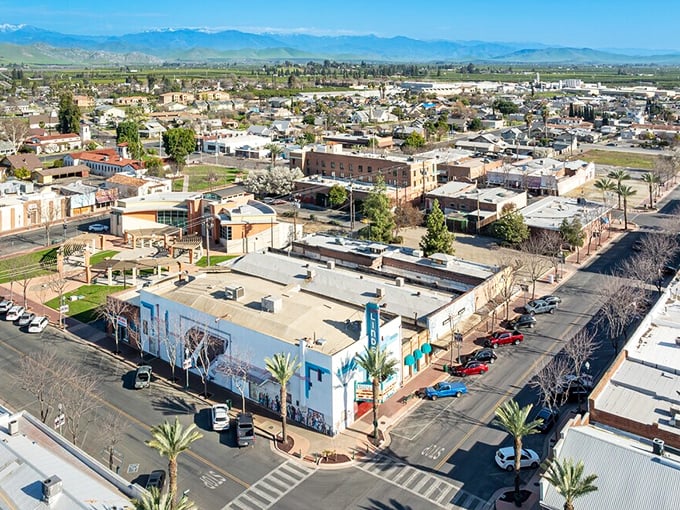 Lindsay's main street looks like a movie set where Norman Rockwell met California sunshine and decided to stay.