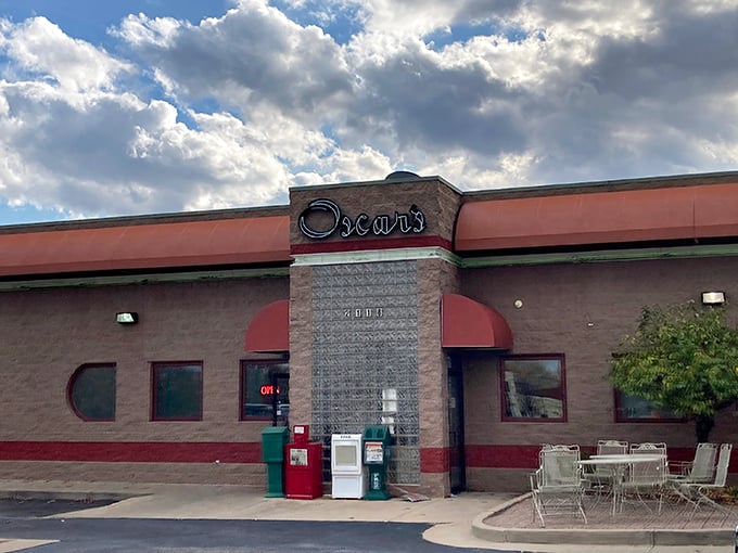 Oscar's exterior doesn't need neon fireworks to announce its greatness—that tan and burgundy building quietly promises breakfast nirvana awaits inside.