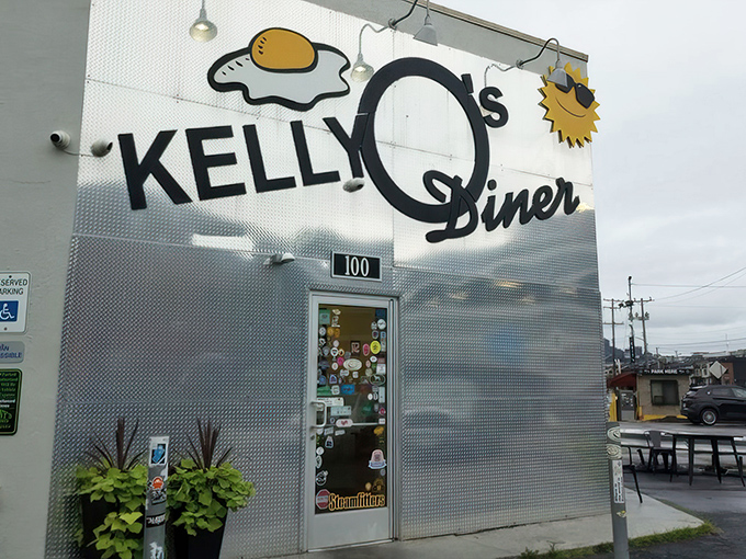 The shiny metallic exterior of Kelly O's gleams like a beacon of breakfast hope, complete with that cheerful sunny-side-up egg logo.