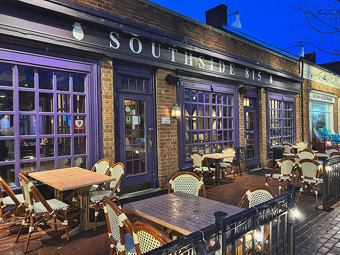 The twilight glow transforms Southside 815's brick façade into a beacon of Southern comfort. Those bistro tables practically whisper, "Sit a spell, won't you?"