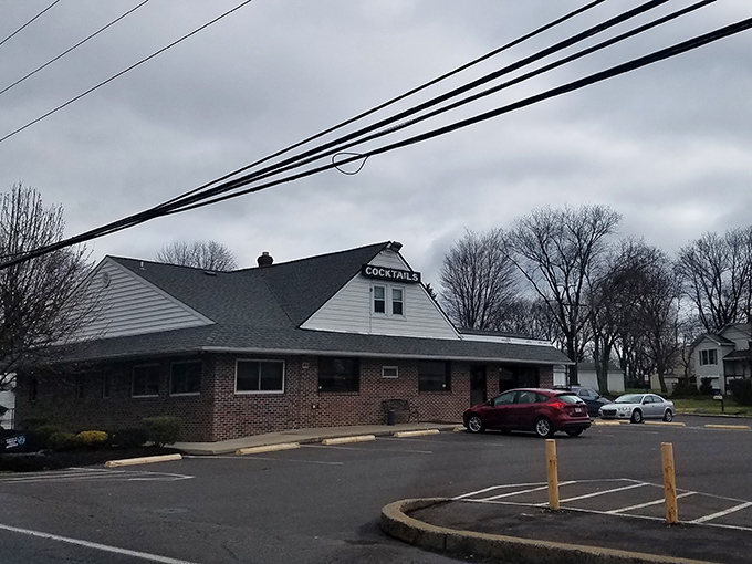The unassuming exterior of Eddington House stands like a beacon for hungry travelers. This brick-and-siding sanctuary has been calling Bensalem locals home for dinner for generations.
