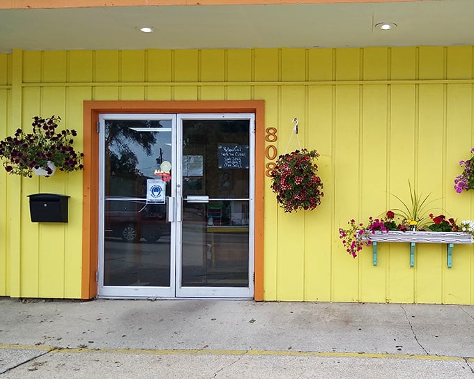 That sunshine-yellow exterior isn't just a building—it's a breakfast beacon calling you home when your stomach's running on empty.