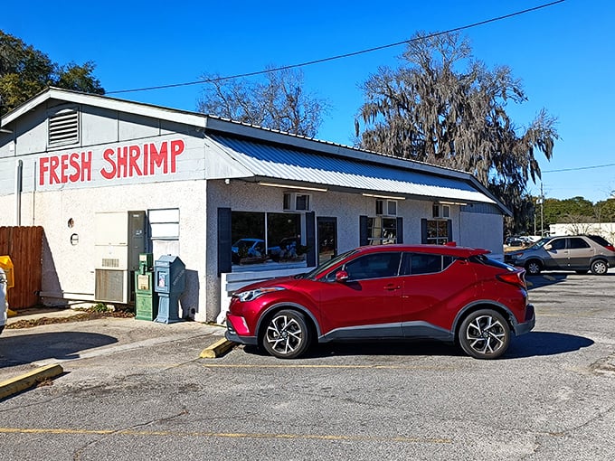 The unassuming exterior with "FRESH SHRIMP" painted in bold red letters is the culinary equivalent of a poker player holding a royal flush.