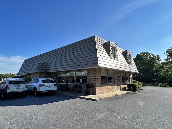 That iconic mansard roof isn't just architectural flair—it's a beacon for hungry travelers seeking comfort food nirvana in Amish Country.