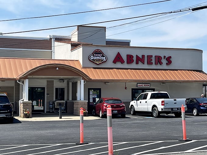 Abner's welcoming exterior doesn't scream "seafood paradise," but that red sign might as well say "abandon diets, all ye who enter here."