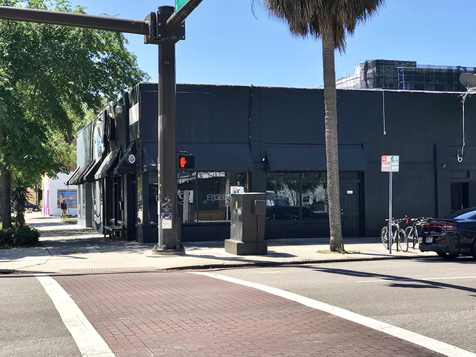 Engine No. 9's unassuming exterior hides burger greatness within, like a culinary speakeasy that trades in beef instead of bootleg whiskey.