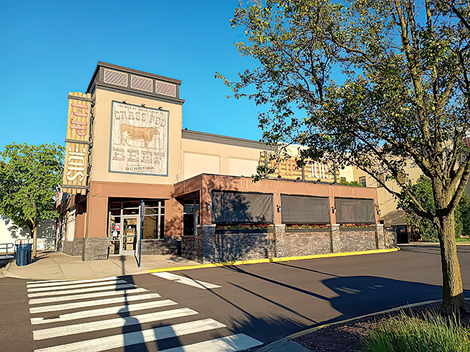 Flip Side's exterior blends seamlessly into Easton Town Center's upscale vibe, while promising something more substantial than mere shopping fuel. 