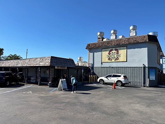 The unassuming exterior of Rustic Inn Crabhouse hides seafood treasures within, like finding the Hope Diamond at a yard sale.