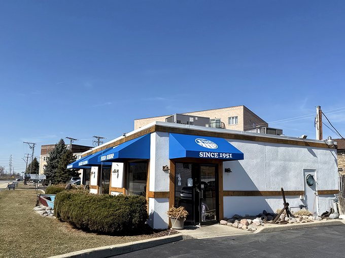 The unassuming exterior of Don's Dock is like finding a paperback bestseller in plain wrapping—modest on the outside, but pure gold within.
