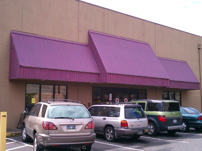 Those purple awnings aren't just eye-catching—they're practically a beacon for bargain hunters. Like a royal welcome to the kingdom of secondhand treasures.
