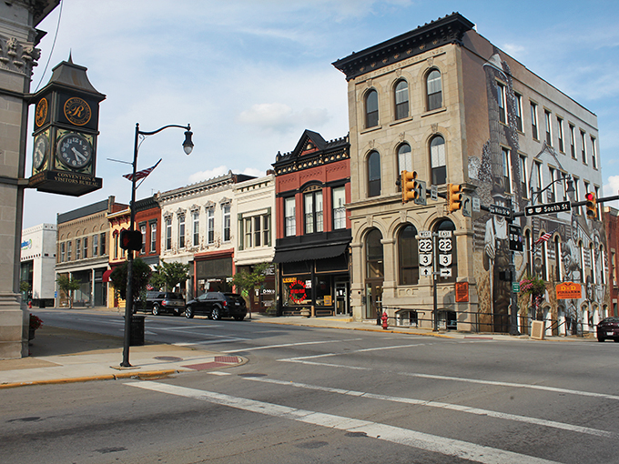 Wilmington's historic downtown feels like a movie set where time decided to take a leisurely coffee break. That iconic clock has witnessed more town gossip than a hairdresser on Saturday morning.