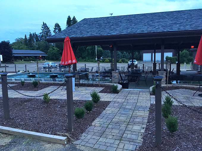 With its rustic charm and al fresco style, Black Iron’s patio brings Midwest hospitality to the table—elegant but never fussy.