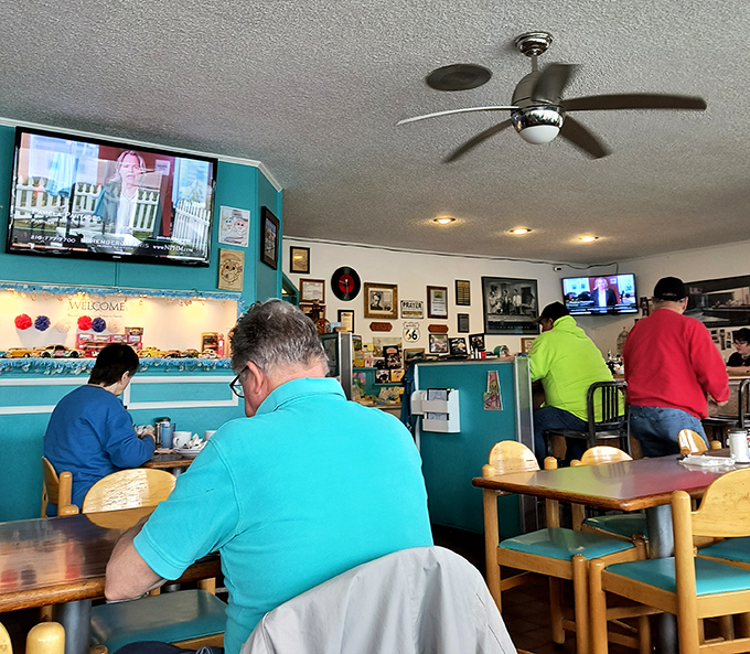 Real people eating real food at real prices – no Instagram filters needed when the scene looks this authentic.