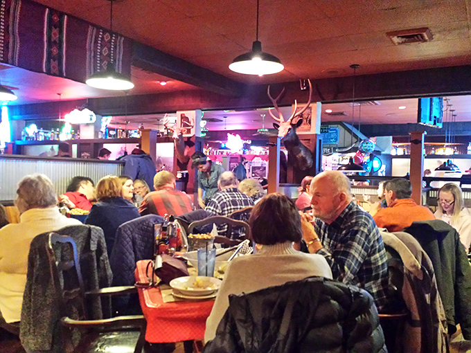 A packed house of happy diners—the universal sign that you've found the real deal. No Instagram influencers required.