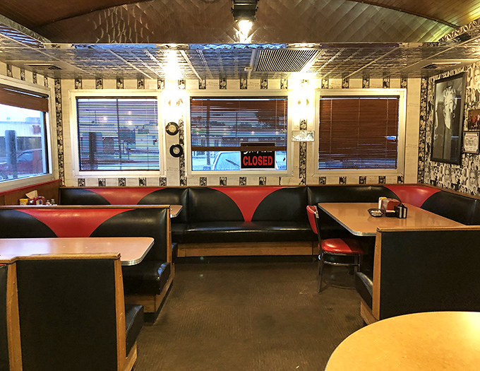 Empty booths don't stay that way for long at Iggy's. The curved ceiling creates the feeling of dining inside a time capsule.