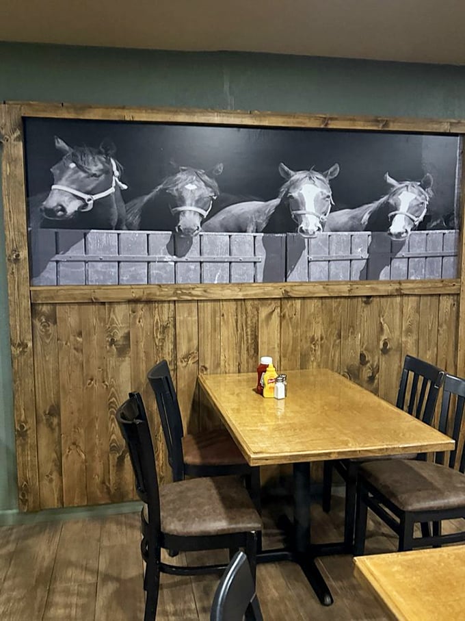 Four horses keeping watch over diners—the restaurant's namesake inspires both the decor and the hearty, no-nonsense approach to dining.