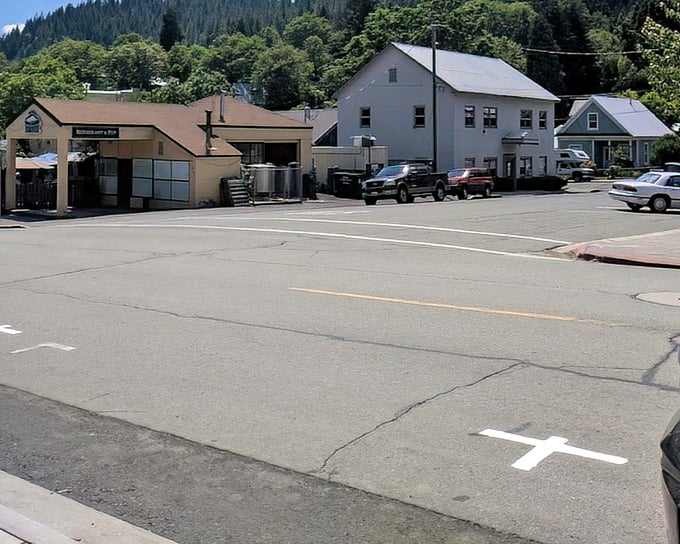 Small-town streets with big-mountain views. Dunsmuir's layout reminds you that sometimes the best things come in compact, walkable packages.